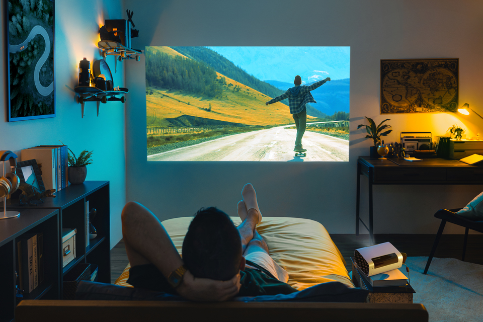 뷰소닉 M10 Portable RGB Laser Smart Projector with Harman Kardon Speaker ...