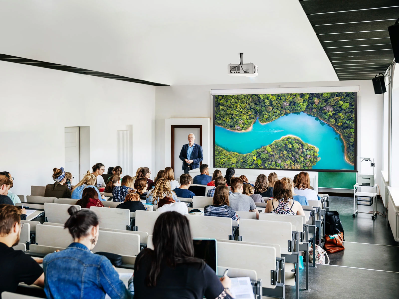 Education Projectors for Classroom & Teaching | ViewSonic MY